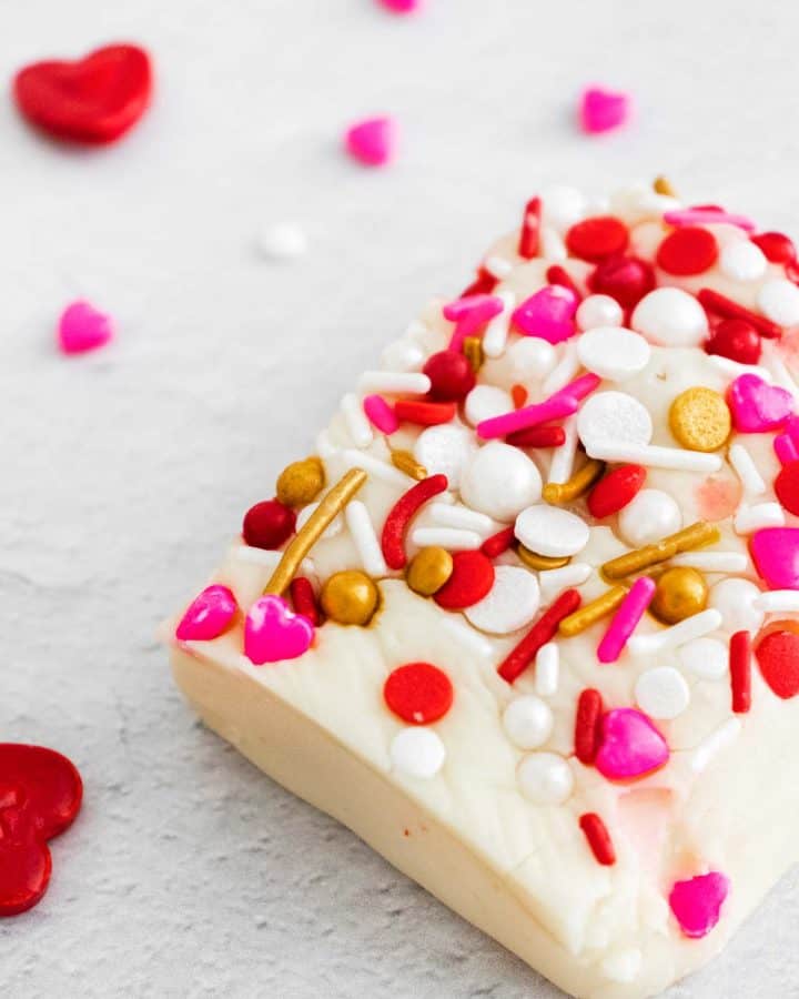 Easy White Chocolate Fudge Recipe (3 Ingredients) - Nourish Plate