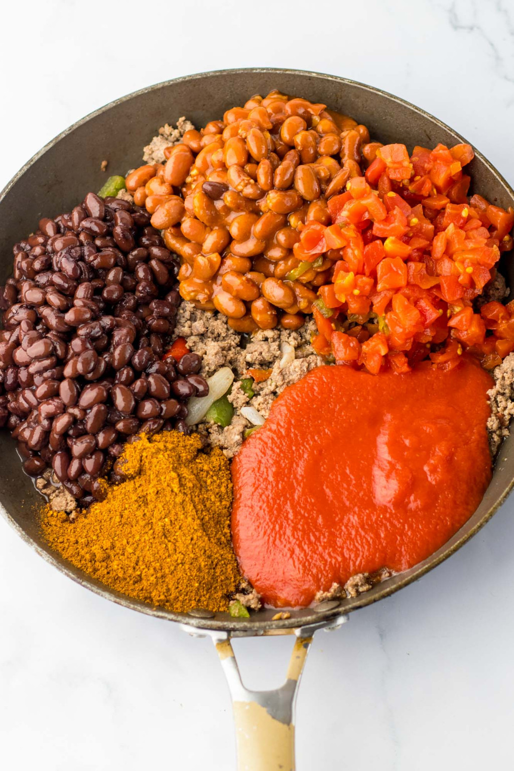 Easy and Hearty Beef Stuffed Shells - Perfect for a Family Dinner!